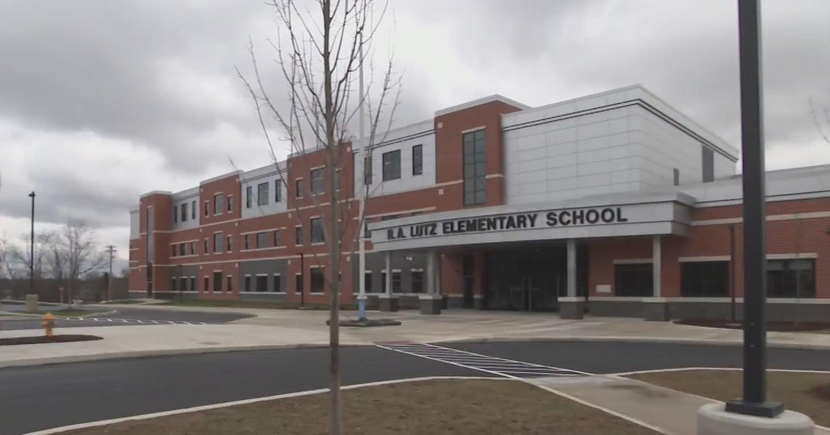 Students tour new R.A. Lutz Elementary School in Baldwin - CBS Pittsburgh