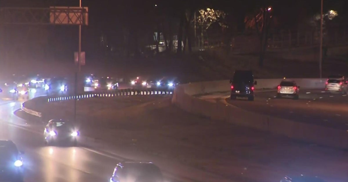 Driver cited after violating Scotts Law, leaves IDOT worker seriously hurt on Chicago expressway ...