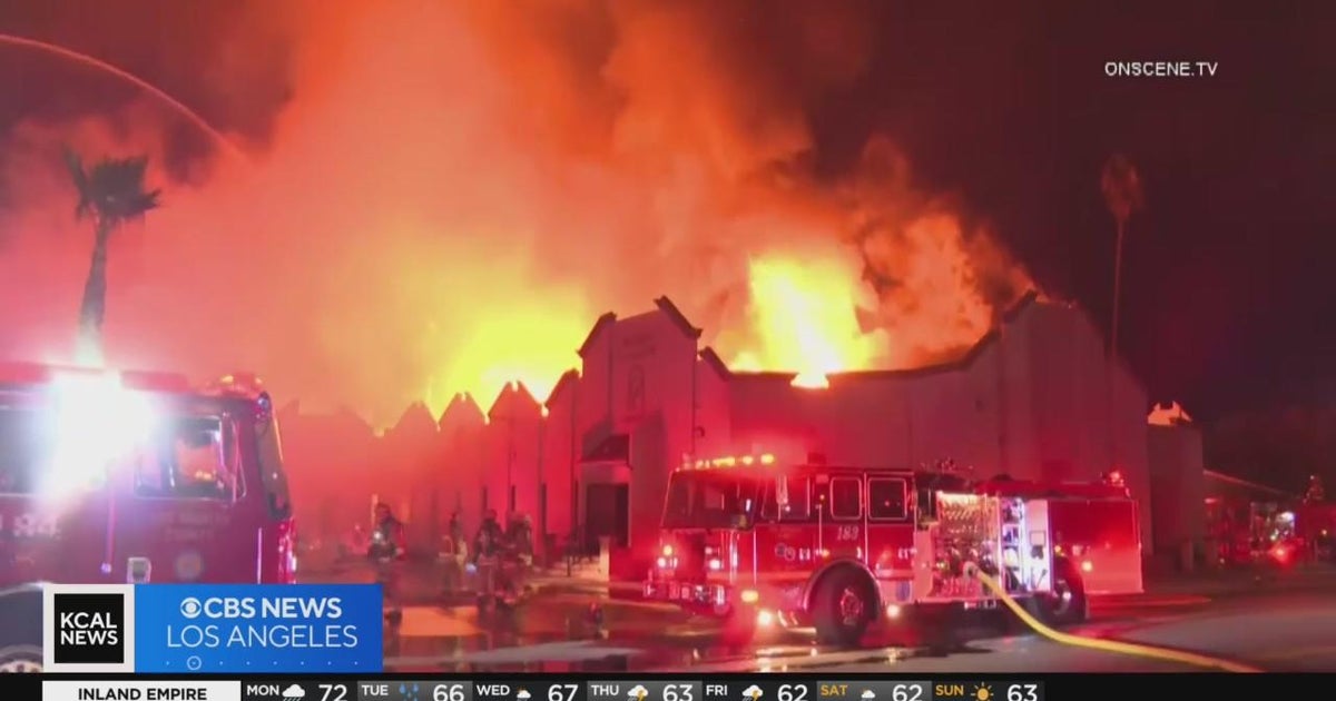 Hundreds rally to help parish after their Pomona church burns down - CBS Los Angeles