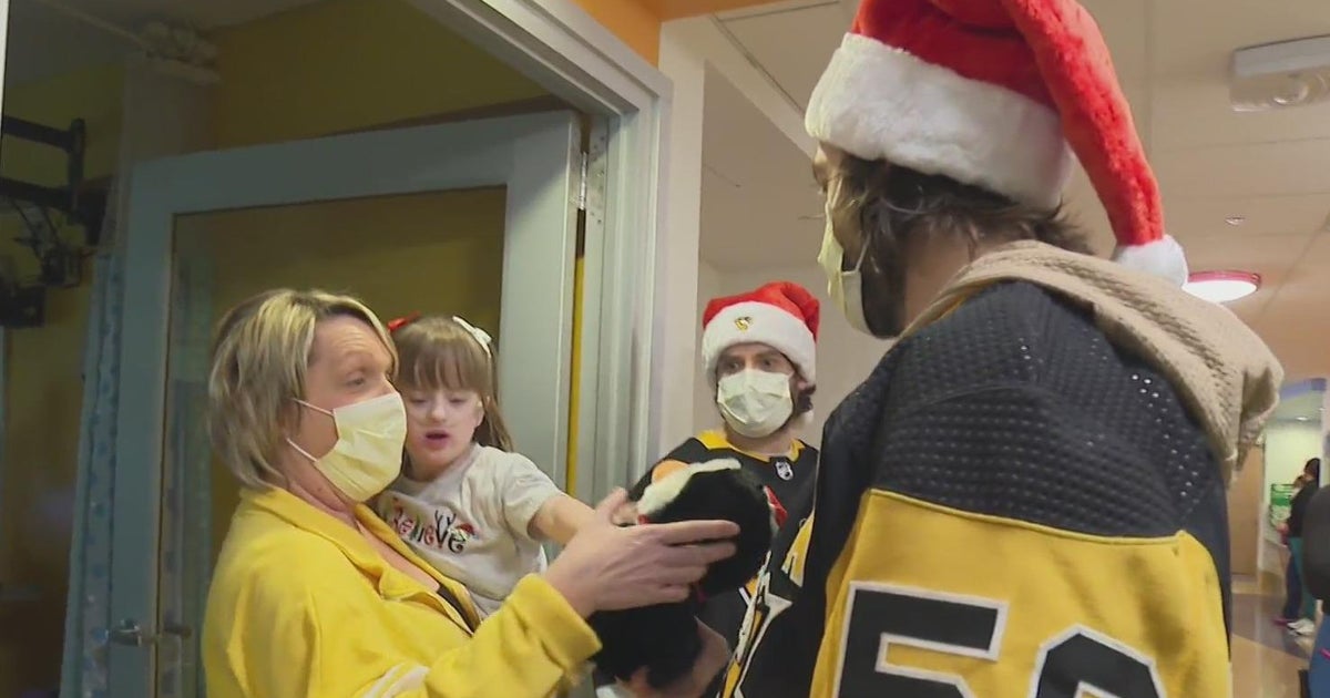 Pittsburgh Penguins spread holiday cheer, deliver gifts to children at UPMC Children's Hospital ...