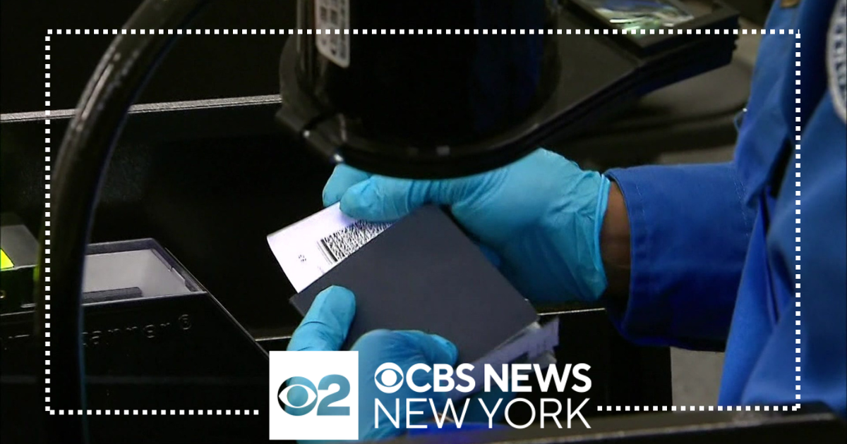 Smooth sailing for the time being at Newark Airport - CBS New York