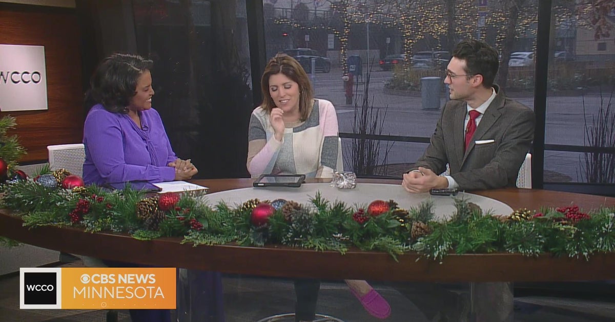 Texting while walking is leading to more injuries - CBS Minnesota