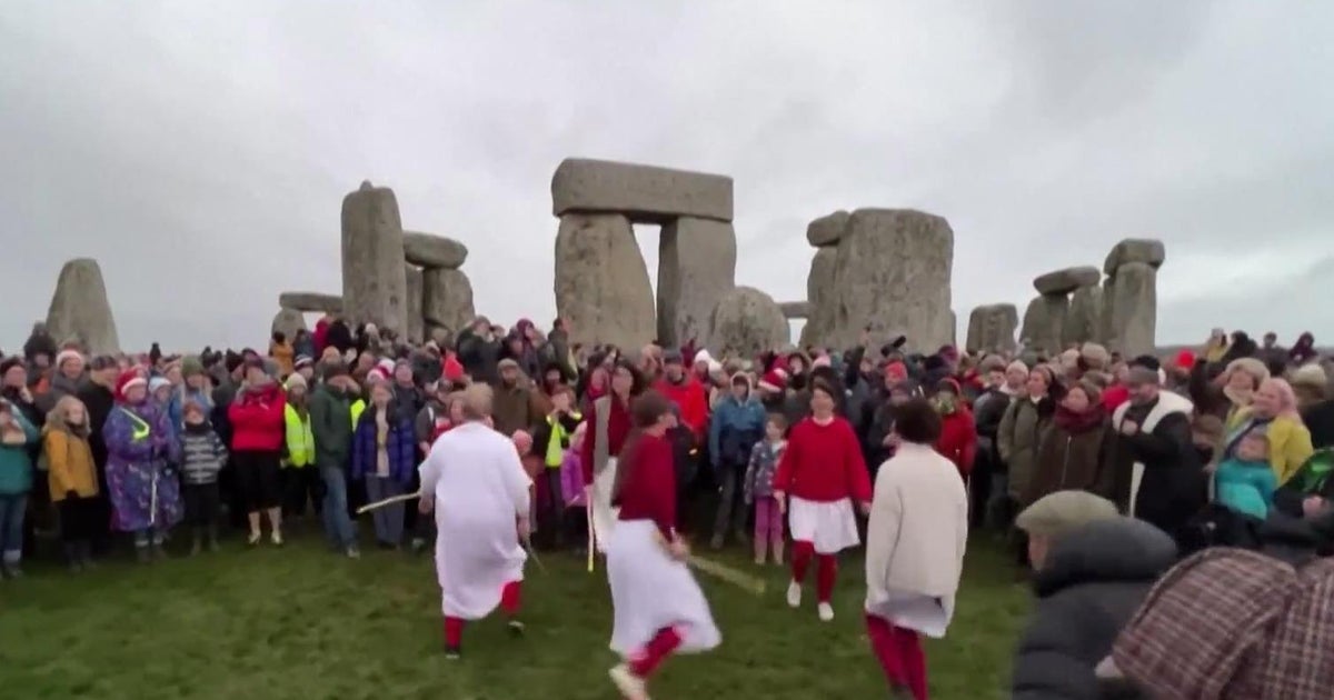 Celebrating the winter solstice at Stonehenge - CBS Chicago