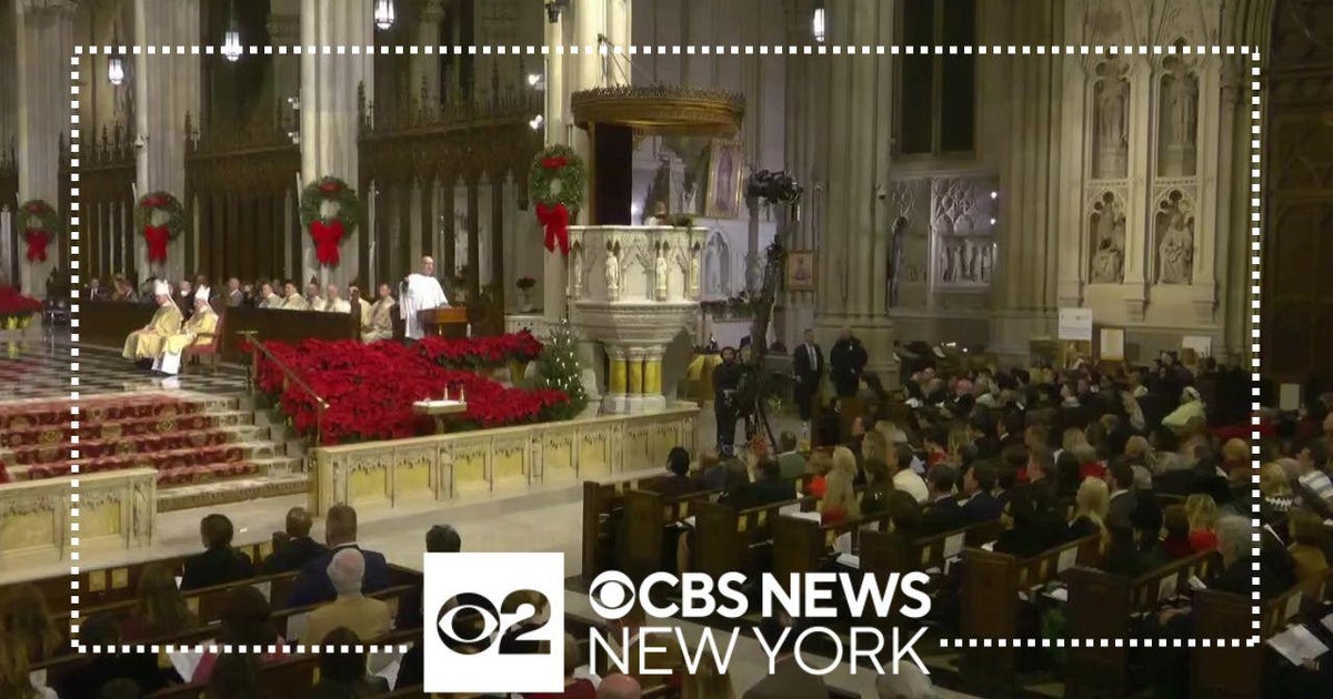 Faithful flock to St. Patrick's Cathedral for Christmas Masses - CBS ...