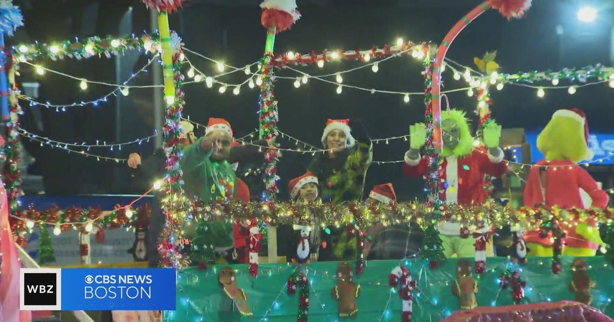 Lynn Christmas Eve parade travels 23 miles throughout city - CBS Boston