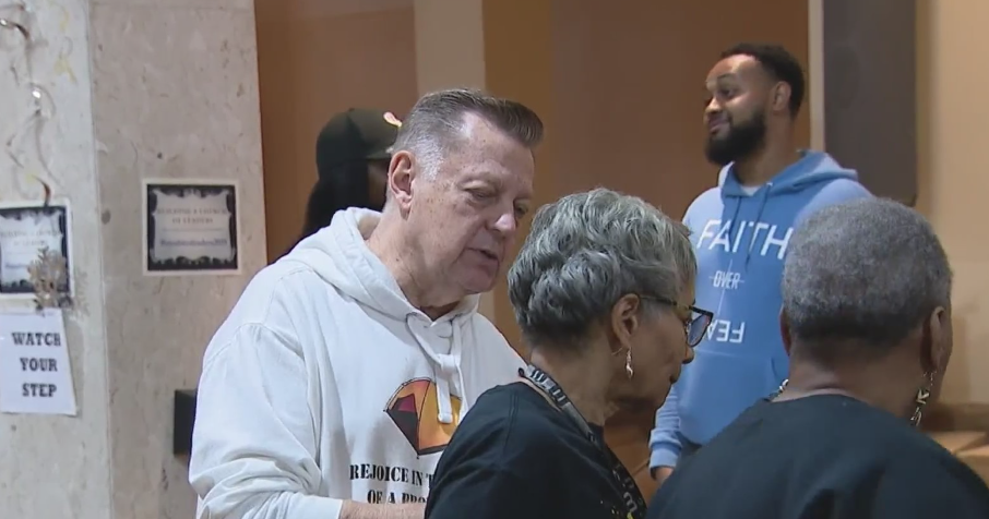 Chicago's St. Sabina Church delivers food, toys to those in need - CBS ...