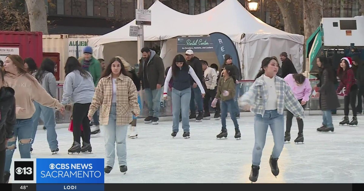 Families flock to DOCO, Downtown Sacramento's ice rink for Christmas ...