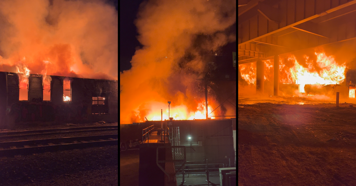 Massive building fire temporarily shuts down interstate highway in Louisville, Kentucky - CBS News
