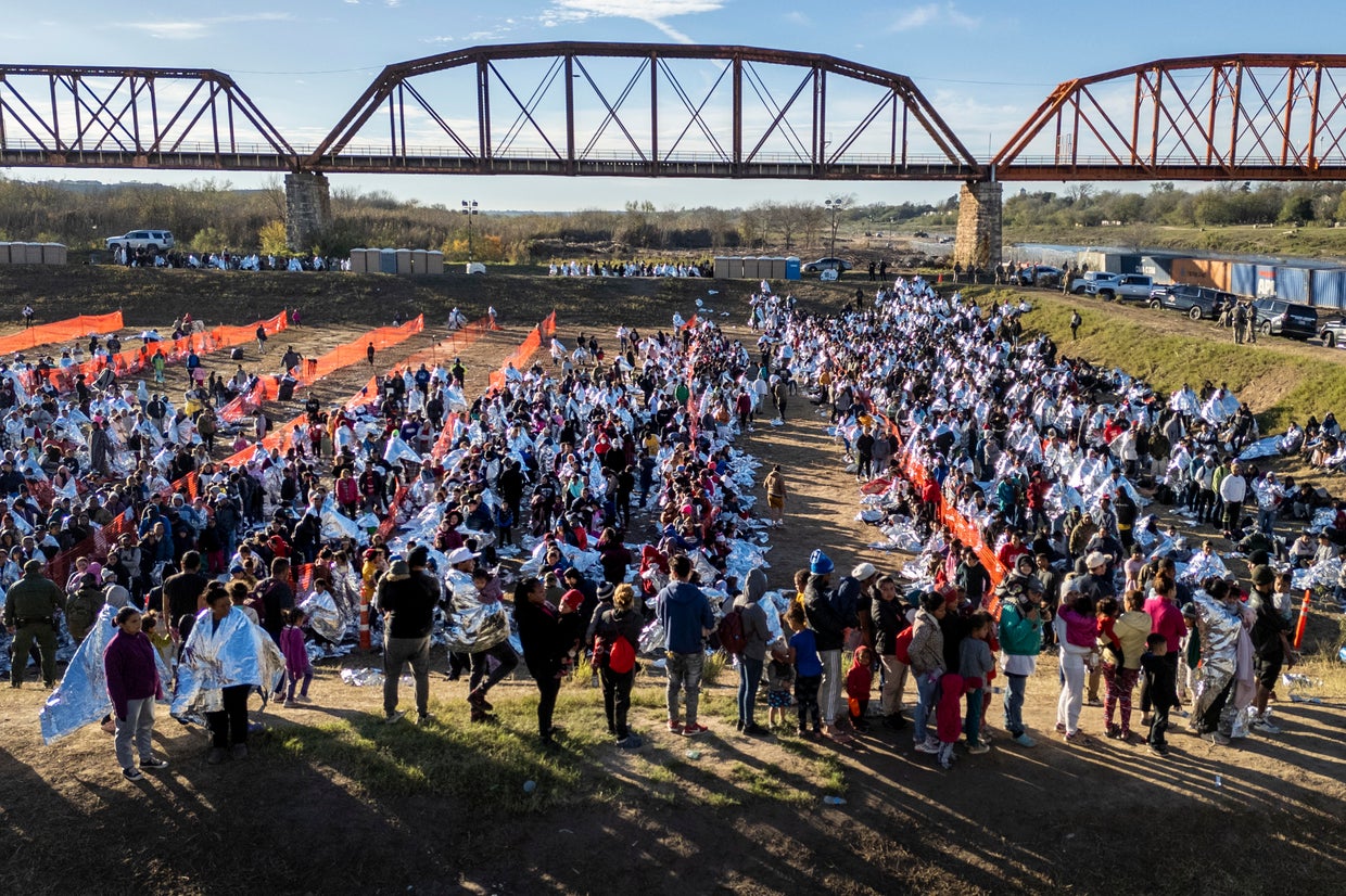 U.S. border officials on track to process over 300,000 migrants in ...
