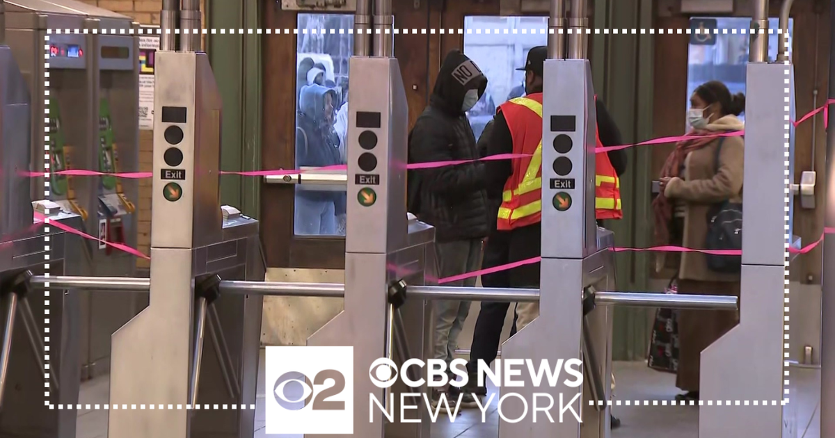Subway remains partially suspended after Upper West Side derailment - CBS New York