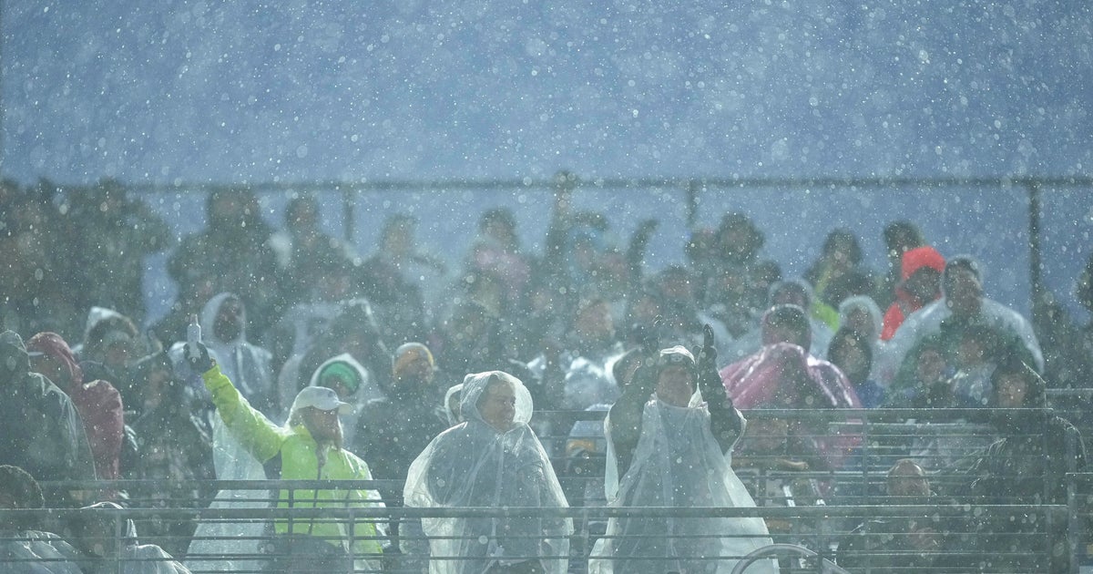Diehard fans brave cold, rainy, windy conditions at Ravens' regular ...