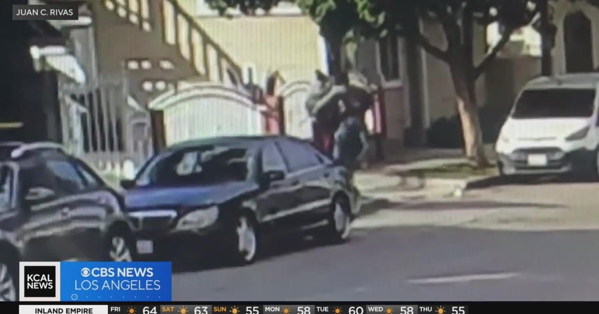 Woman Attacked While Pushing Stroller In Long Beach Cbs Los Angeles