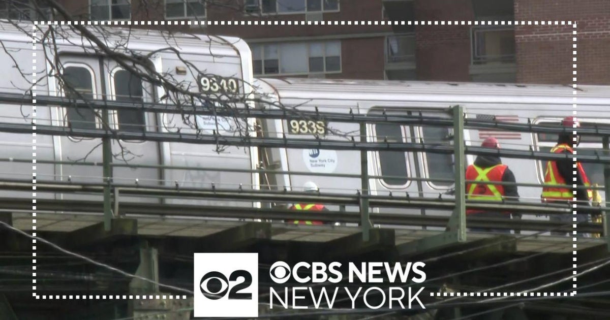 Subway derails in Brooklyn; No injuries reported - CBS New York