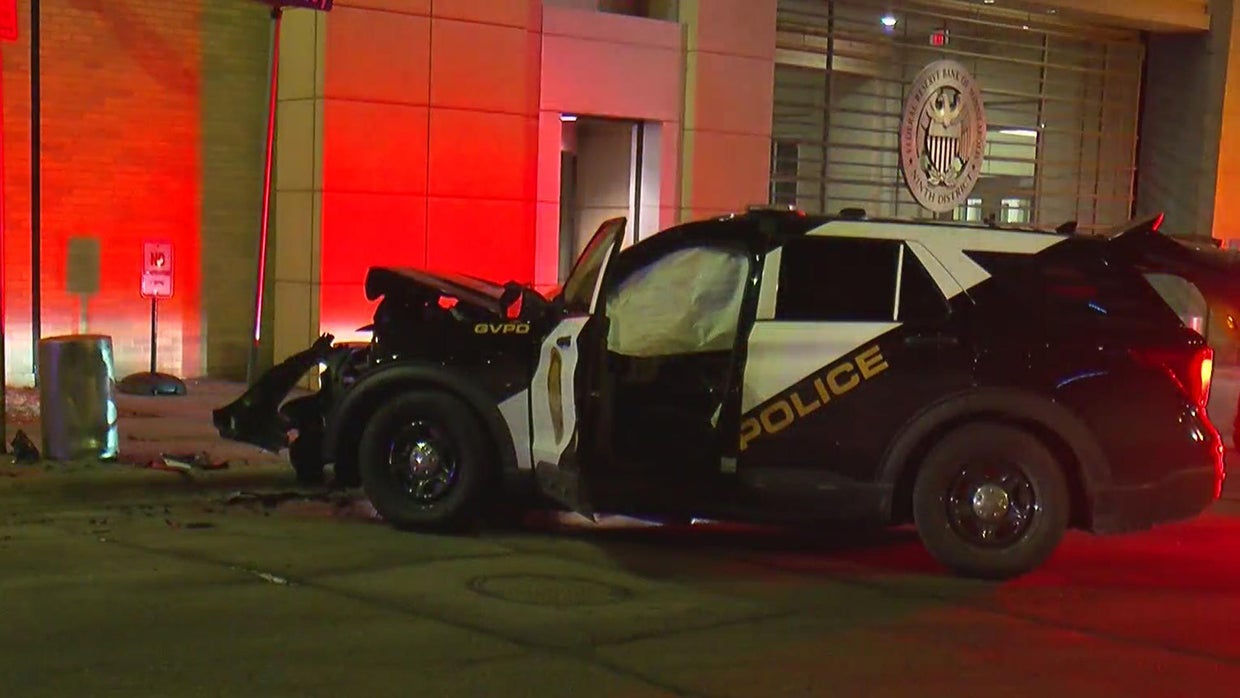Golden Valley squad car, suspect vehicle crash into Federal Reserve ...