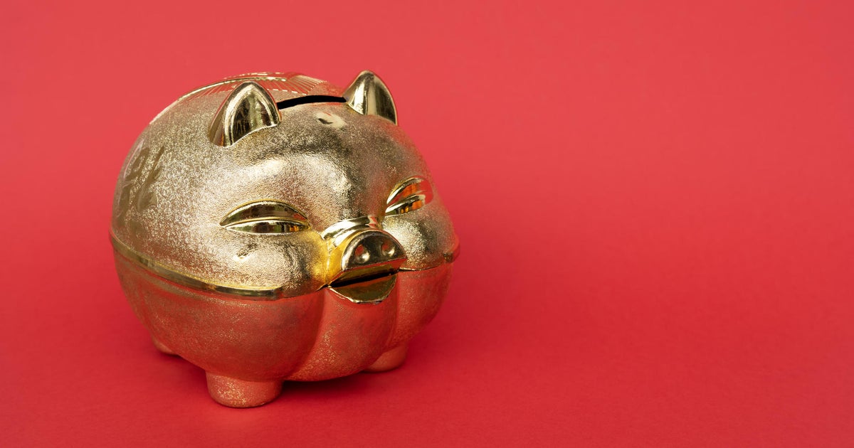 Should I invest in gold now that inflation is climbing? - CBS News