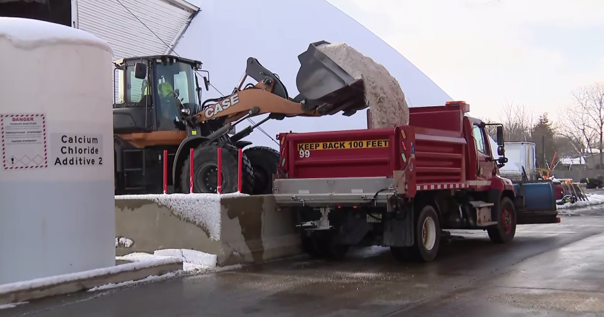 Chicago suburbs prepare plows, salt for major winter storm - CBS Chicago