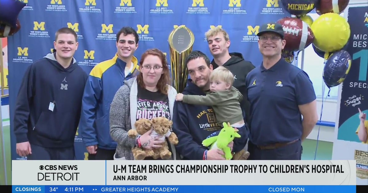 Michigan football team brings CFP National Championship trophy to Mott ...