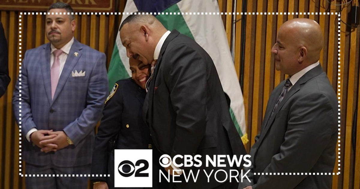 NYPD officer reunites with former detectives who saved her life - CBS ...