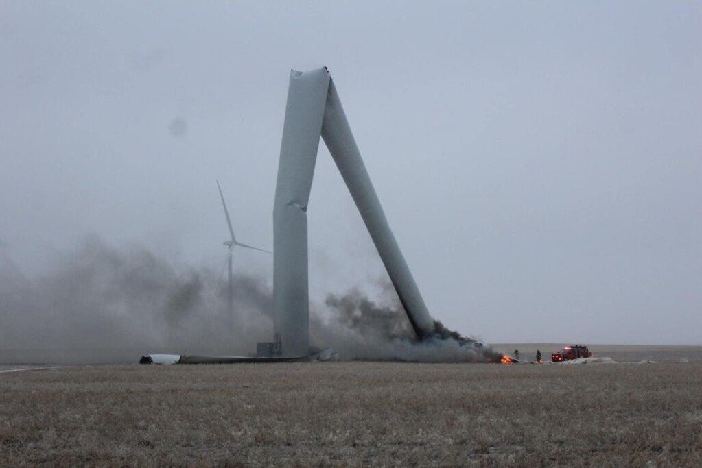 Turbine at Colorado wind farm collapses, burns - CBS Colorado