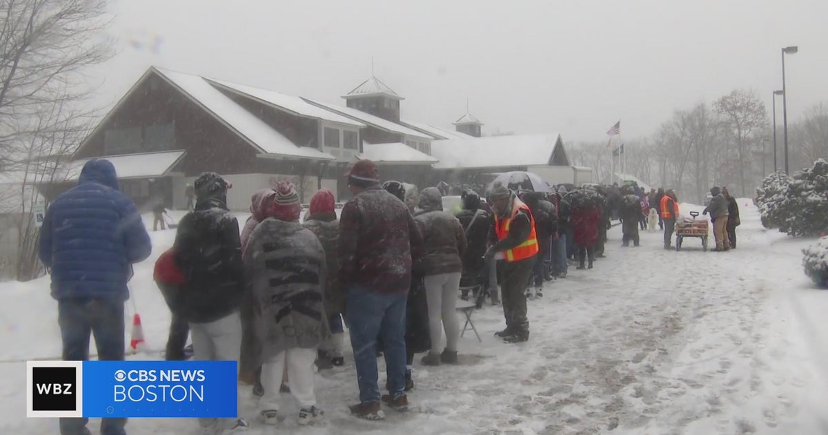 Trump supporters brave snow, cold for rally in Atkinson, NH - CBS Boston