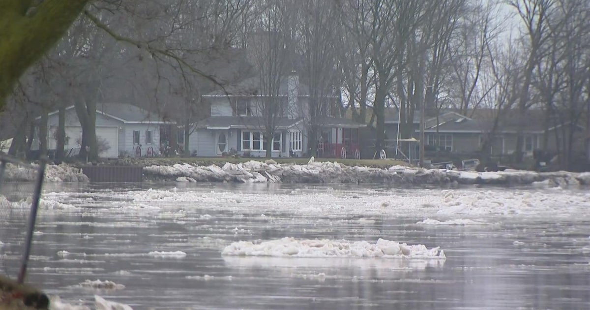 Flash flood warning along Kankakee River near Chicago due to melting ...