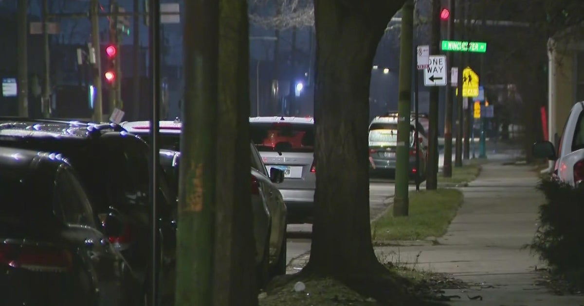 Woman carjacked while driving on Chicago's Southwest Side - CBS Chicago