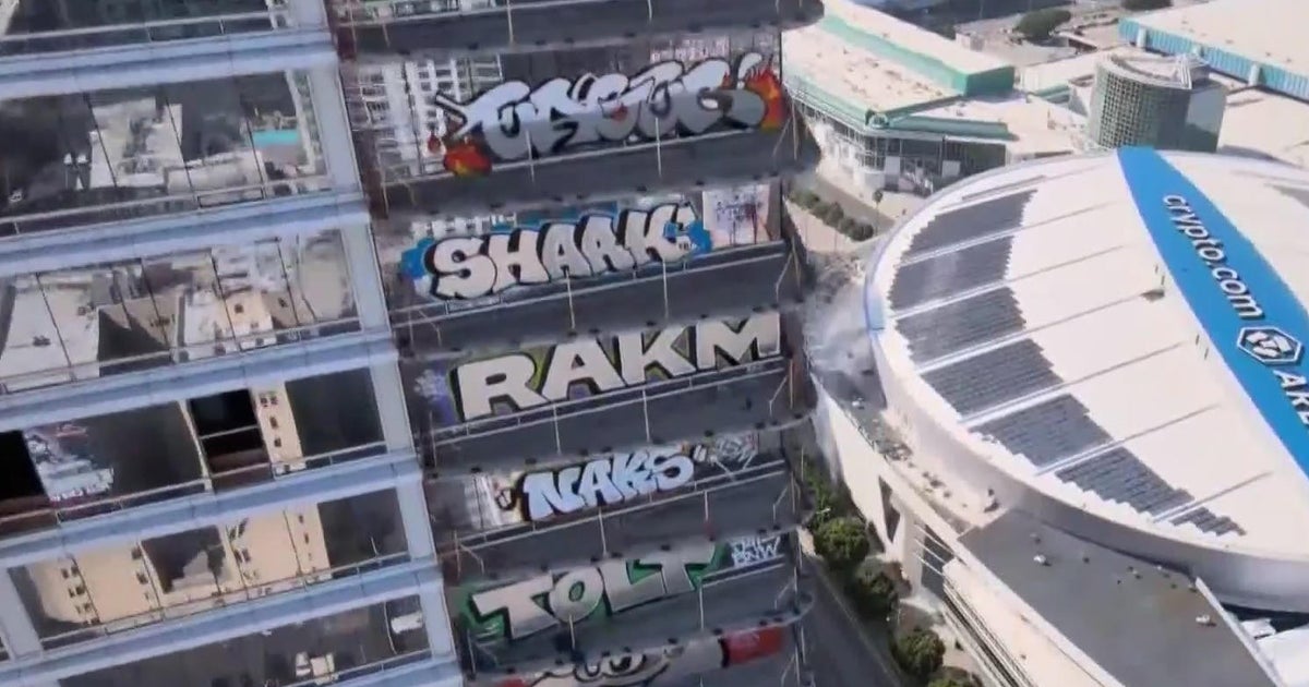 Vandals tag 27 floors of Los Angeles high-rise - CBS Chicago
