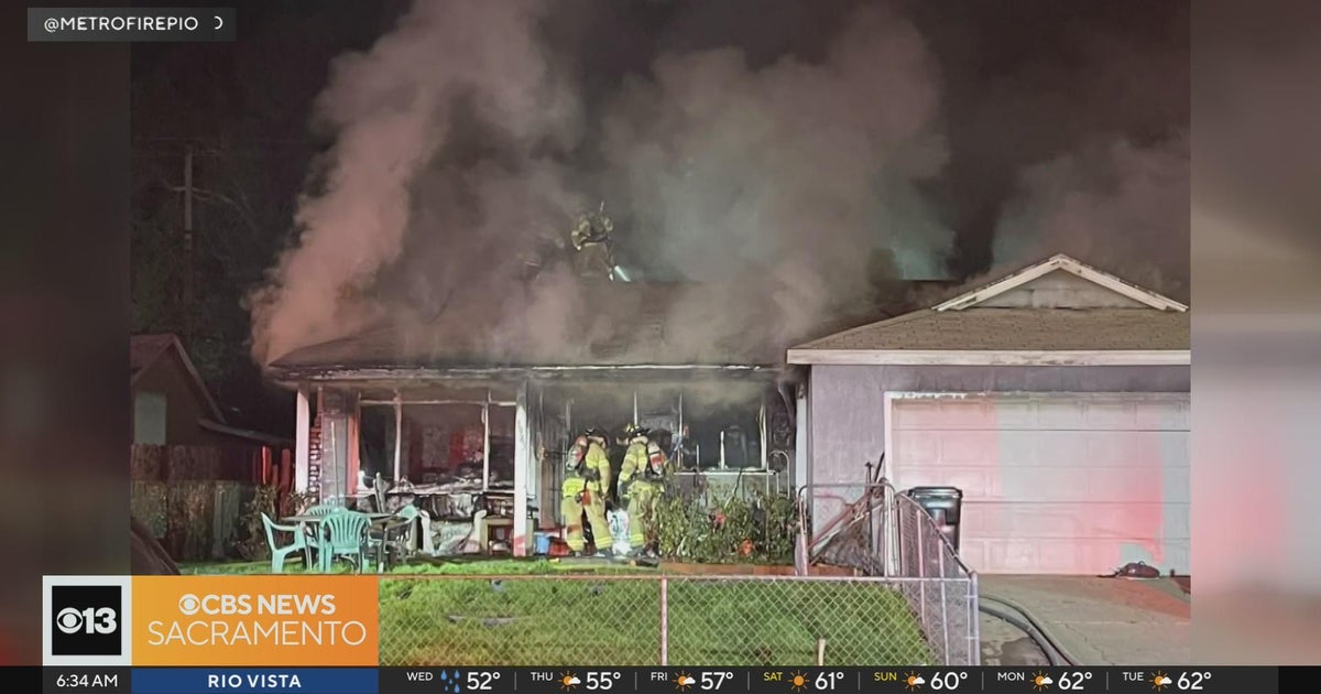 3 dogs rescued, 1 still missing after Rosemont house fire - CBS Sacramento