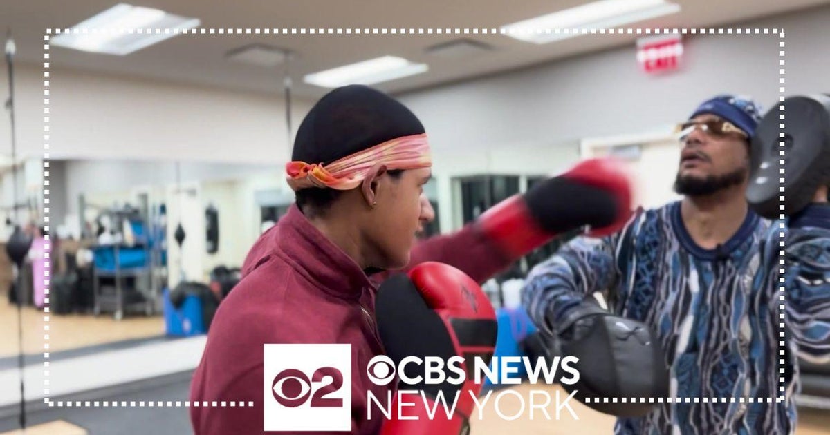 Year-round boxing program turning around lives of Bronx youth - CBS New ...