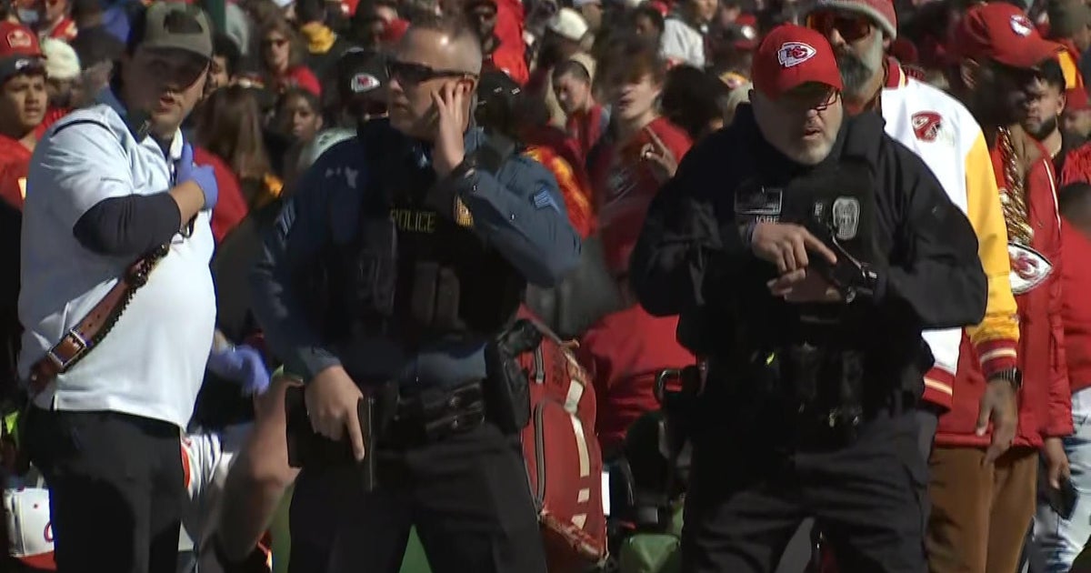 At least 1 dead, several wounded in shooting near Kansas City Chiefs ...
