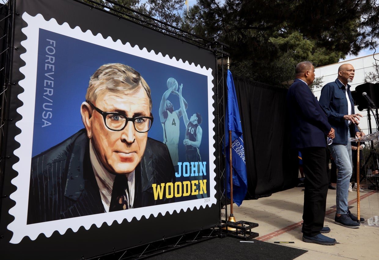 Legendary UCLA coach John Wooden, who led Bruins to 10 national titles ...