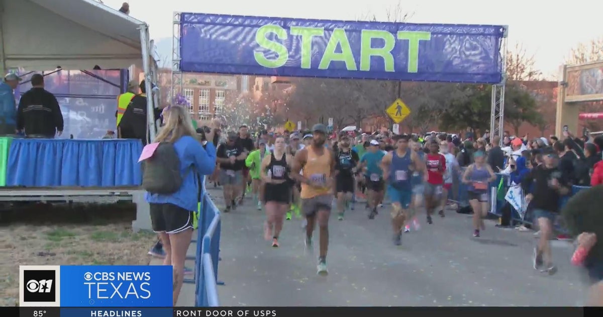 World record set for fastest half marathon in handcuffs - CBS Texas