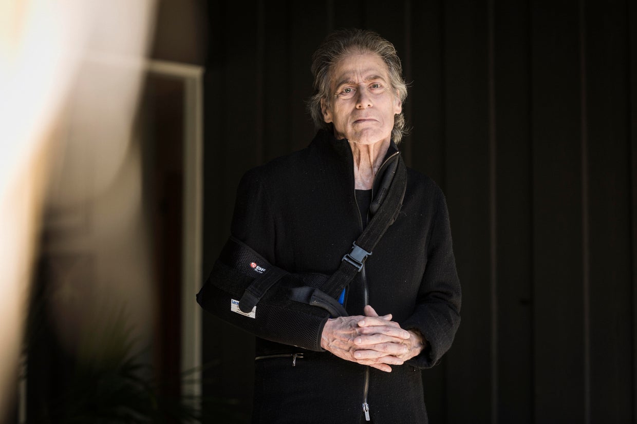Richard Lewis, comedian and "Curb Your Enthusiasm" star, dies at age 76 ...