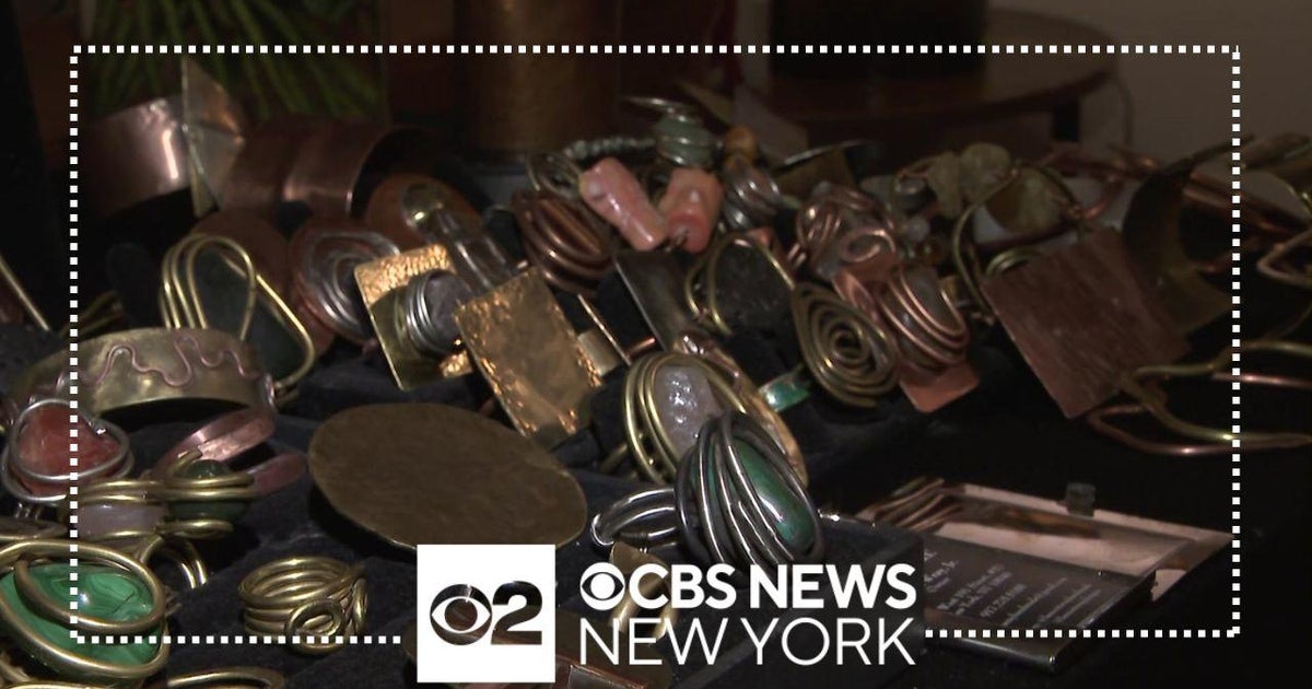 Harlem man follows lifelong passion to become jewelry designer - CBS ...