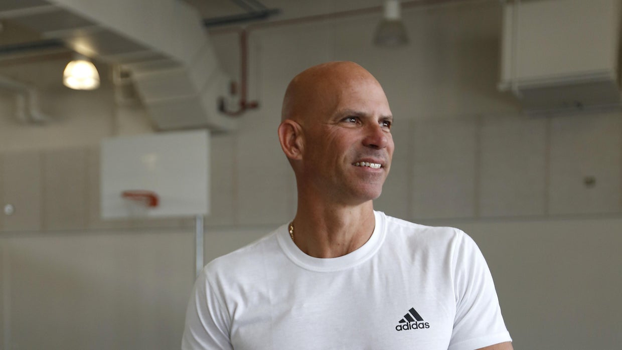 Inside the story of the notorious Menendez brothers case - CBS News