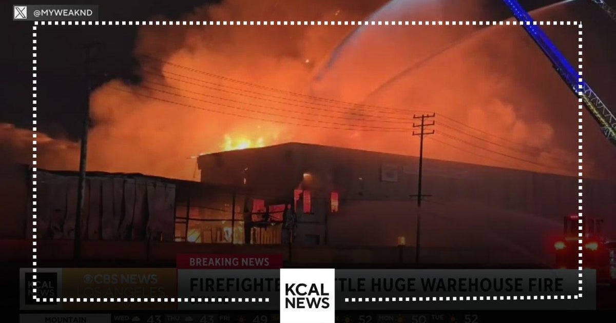 Massive fire burns down warehouse in Oxnard - CBS Los Angeles