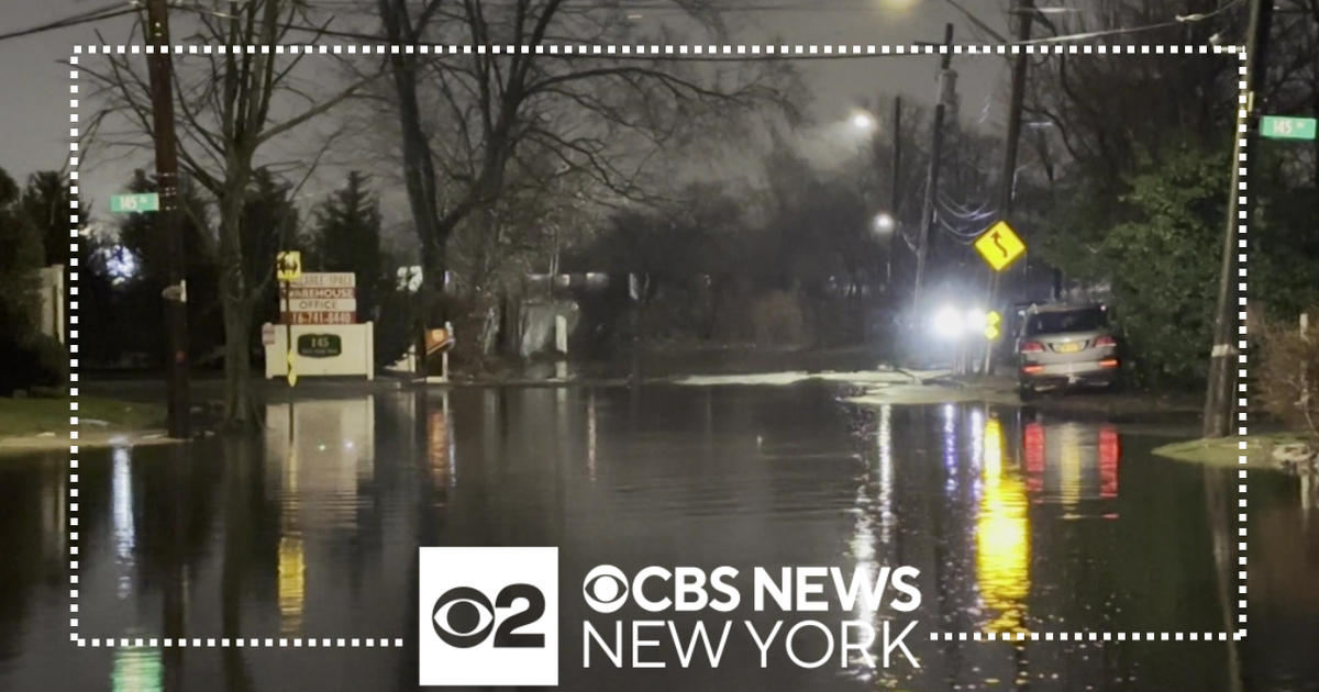 Flood-prone areas of Queens filled with ponding overnight - CBS New York