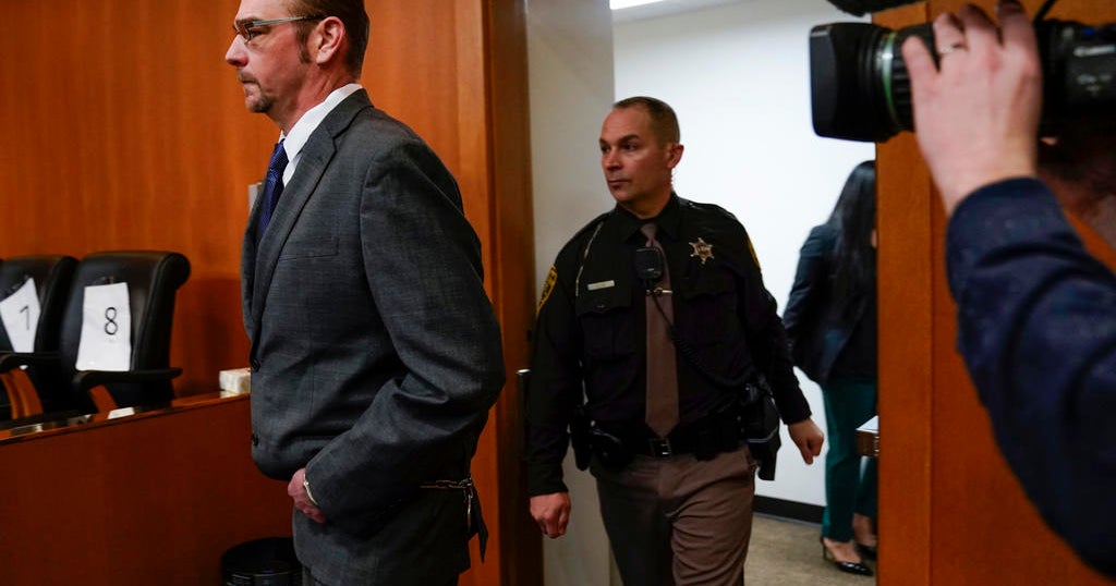 Forensic analyst Edward Wagrowski testifies about reviewing phones ...