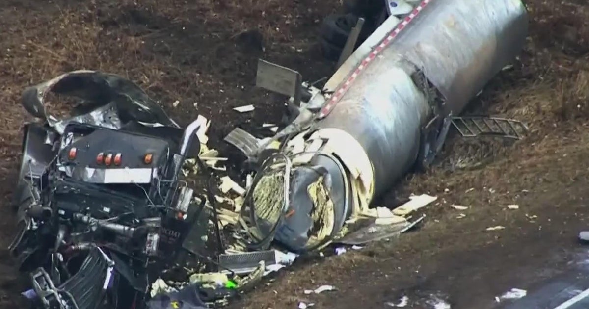 9 people dead in Wisconsin crash - CBS Chicago