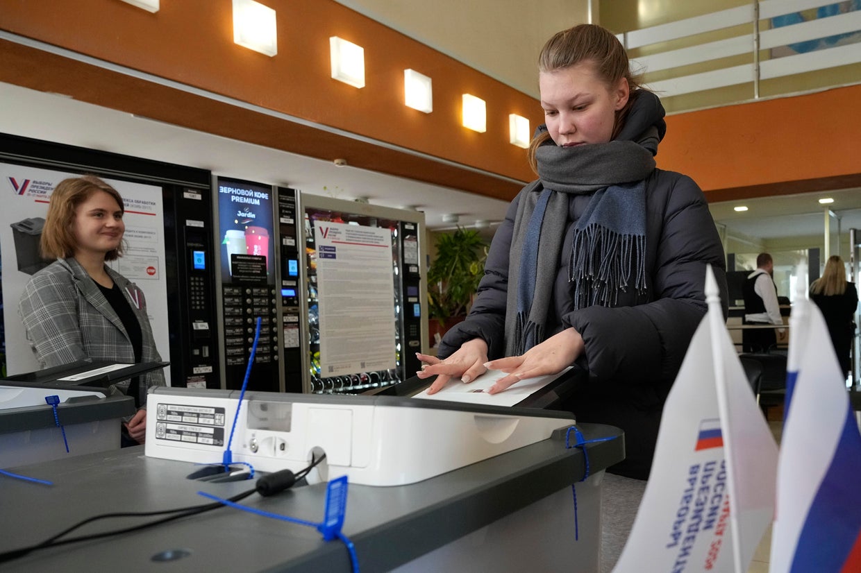 Russian polls close with Putin poised to rule for 6 more years - CBS News