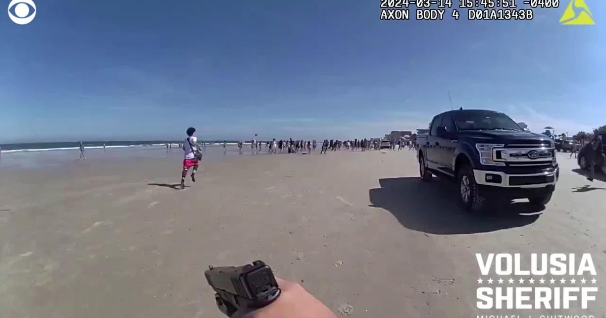 Florida teenager arrested after pulling out gun during beach ...