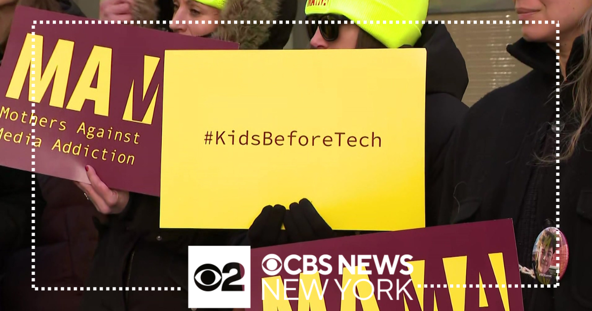 Mothers Against Media Addiction rallies against addictive algorithms ...