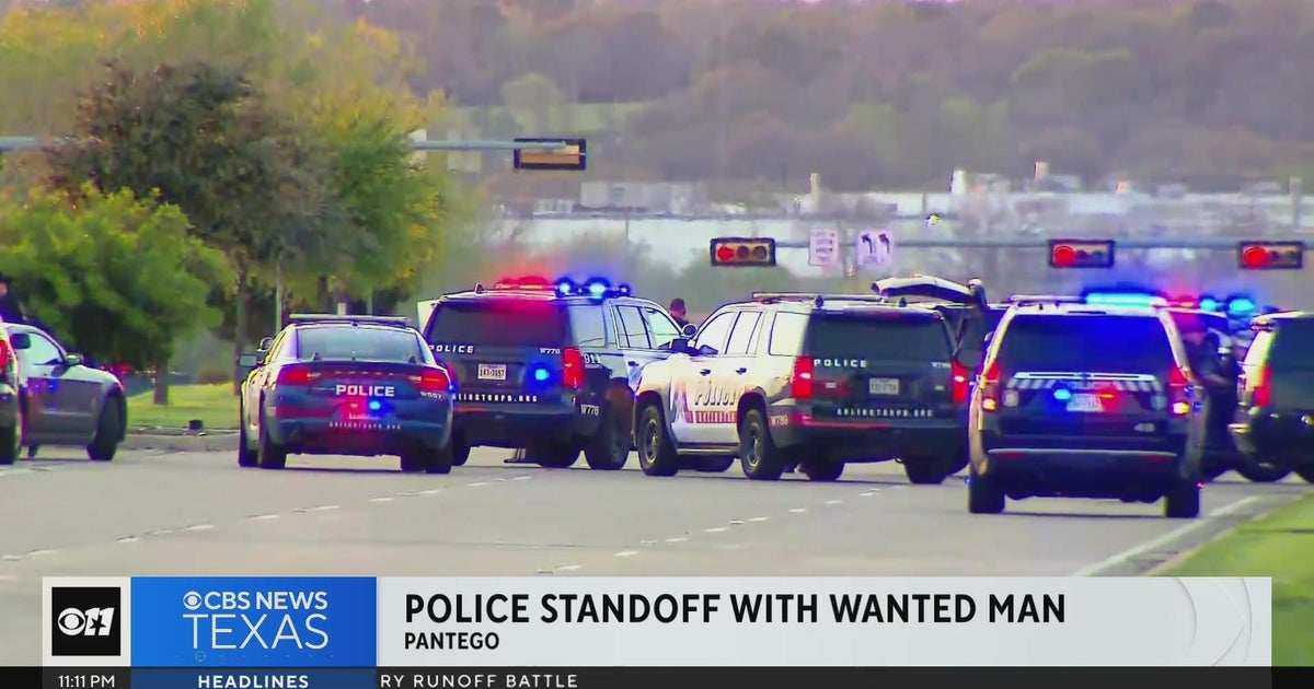 Police standoff in Pantego ends with arrest - CBS Texas