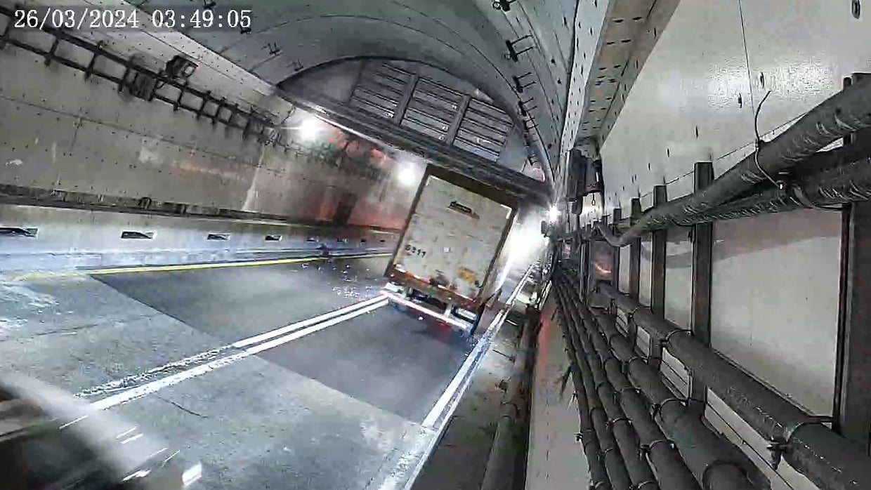 Video shows truck scrape Sumner Tunnel in Boston before getting stuck ...