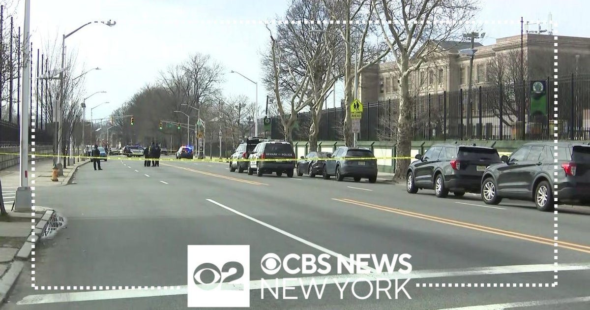 Search for suspect in Newark shooting that left 2 teenagers seriously ...
