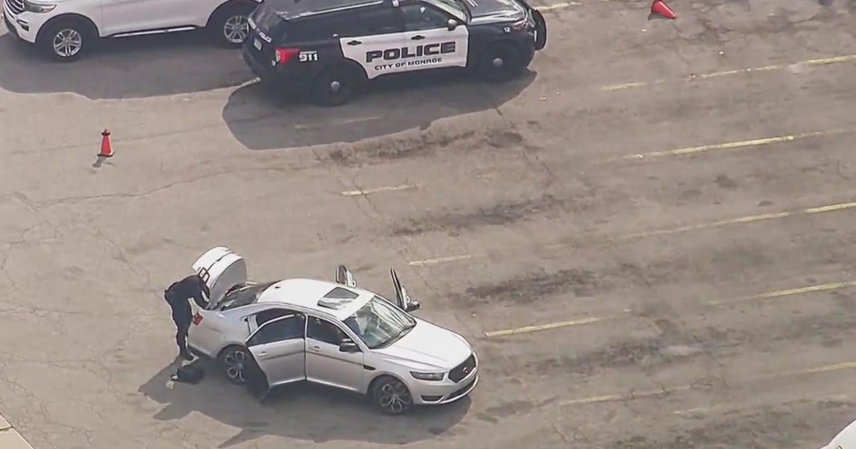 Monroe police uncover explosive device after arresting fugitive - CBS ...