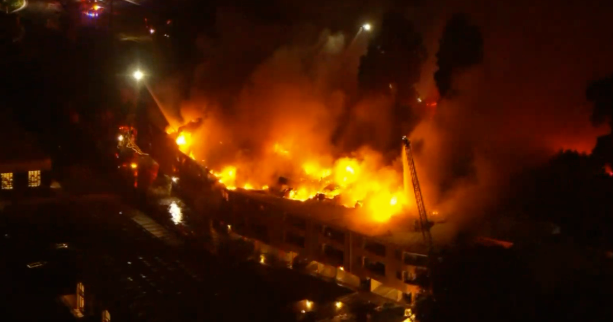 Massive fire rips through apartment complex in Lomita - CBS Los Angeles