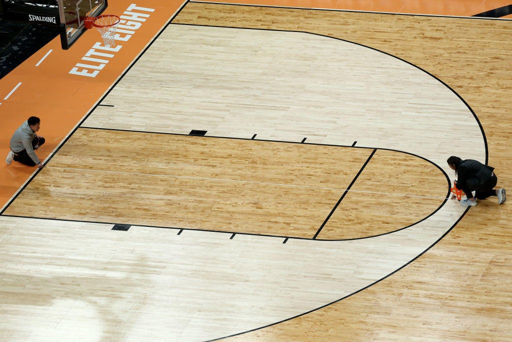 Women's Elite 8 games played with mismatched 3-point lines - CBS News