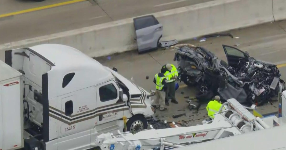 1 dead in crash involving car, 2 semis in Northwest Indiana - CBS Chicago