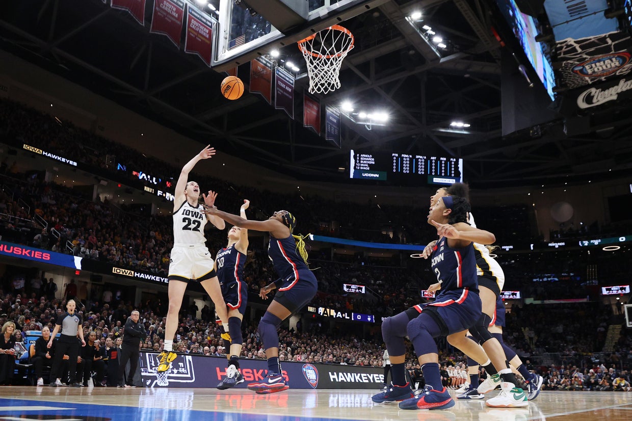 Caitlin Clark leads Iowa to 71-69 win over UConn in women's Final Four ...